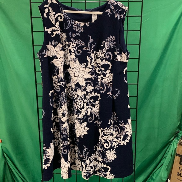 Studio One | Dresses | Studio One Sleeveless Navy And White Fit And ...